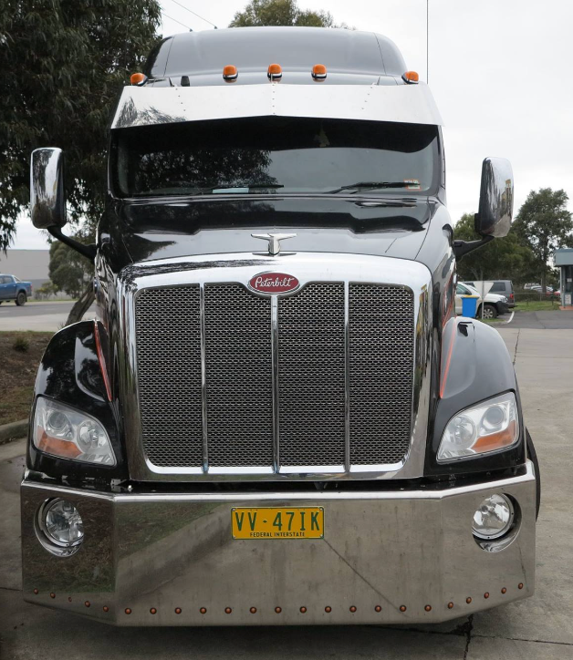 Peterbilt 587 – Truckers Chrome & Stainless