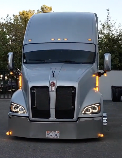 Kenworth T700 – Truckers Chrome & Stainless